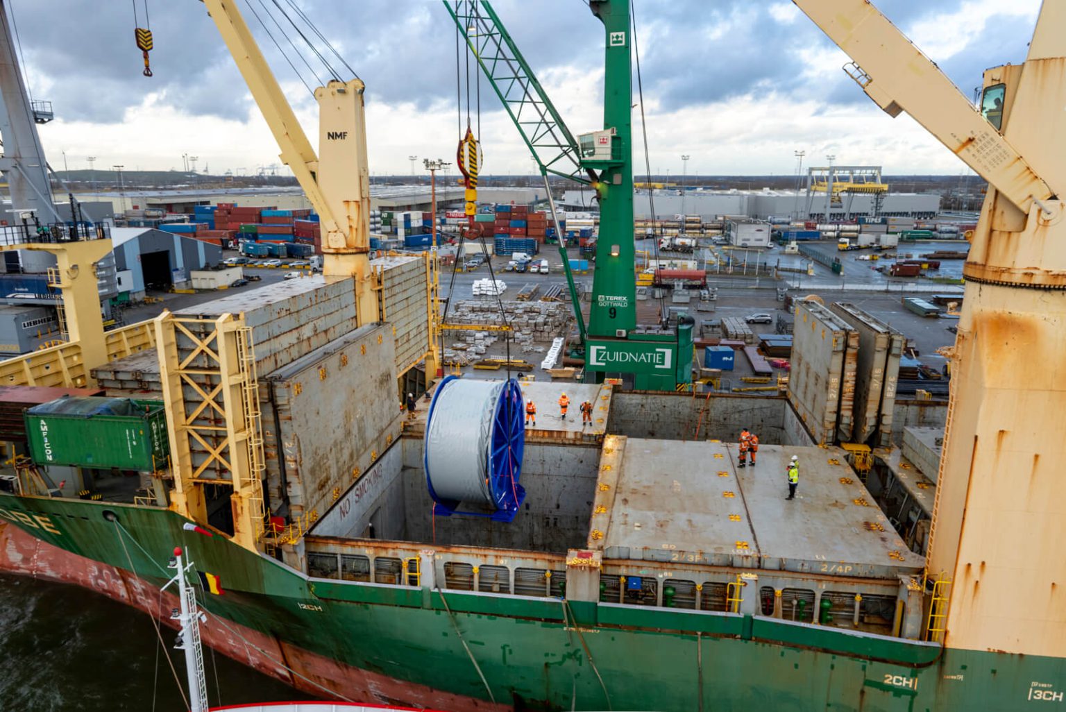 Multipurpose and integrated stevedoring and (un)loading services for ...
